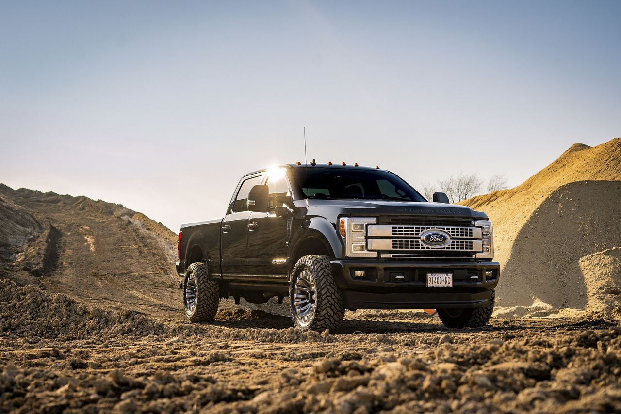 2021 Ford F250 - Fuel QUAKE - Gray | Wheel Pros
